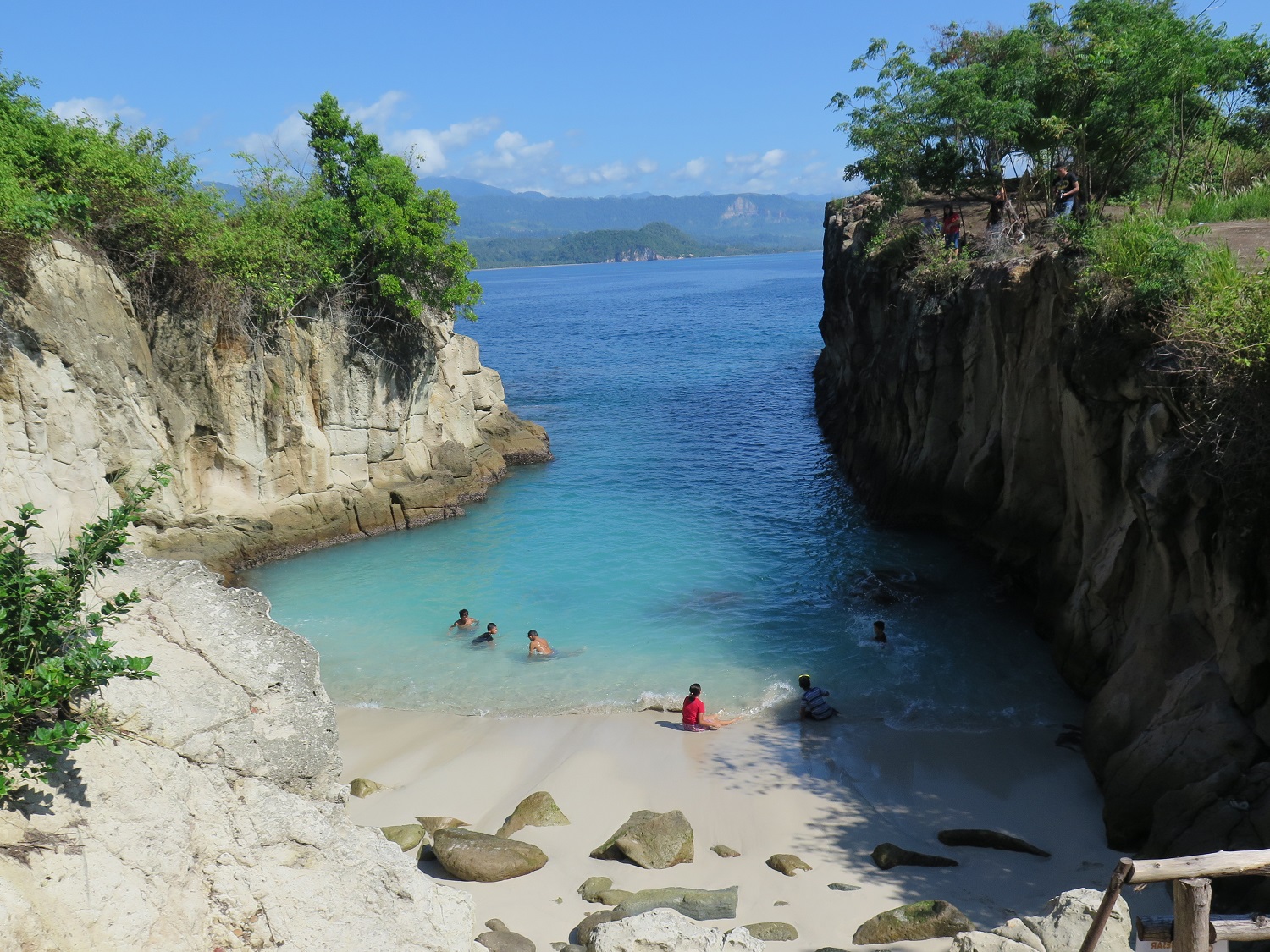Wisata Sulawesi Boltim - Pantai Patokan dan Tanjung Silar - Indonesia A-Z